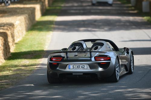 2014 Porsche 918 makes its public driving debut | Torque News